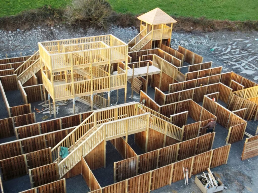Timber Panel Maze - Hennessy Outdoors