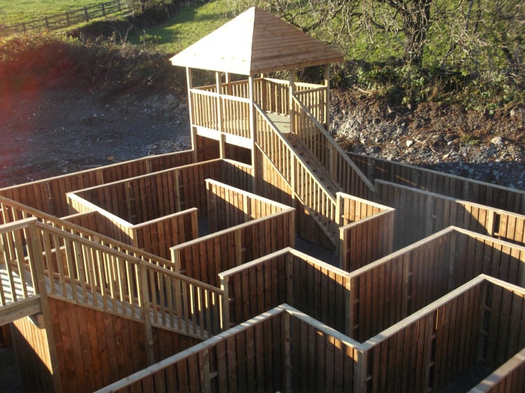 Timber Panel Maze - Hennessy Outdoors