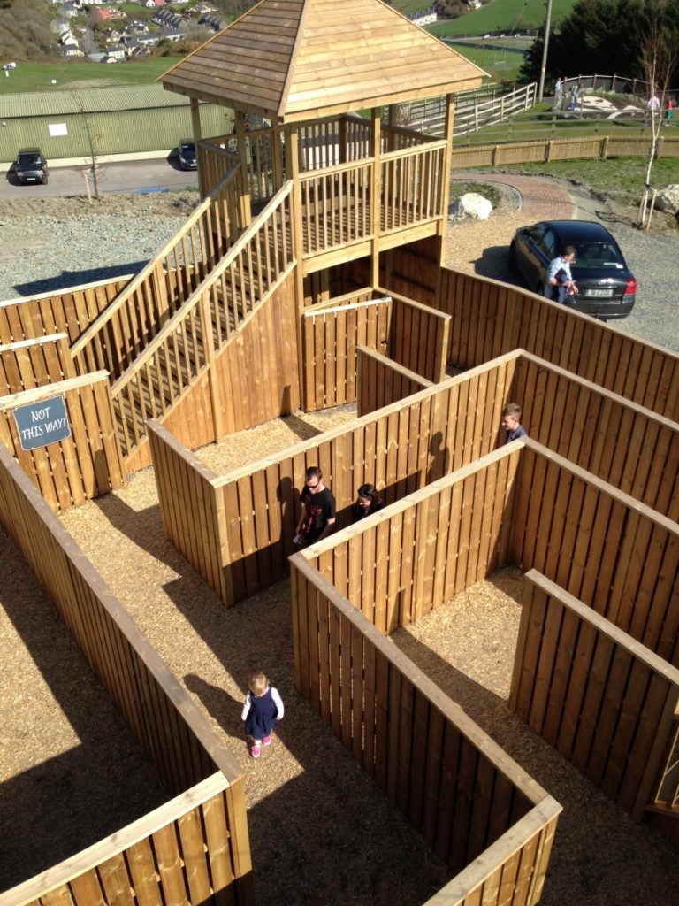 Timber Panel Maze - Hennessy Outdoors