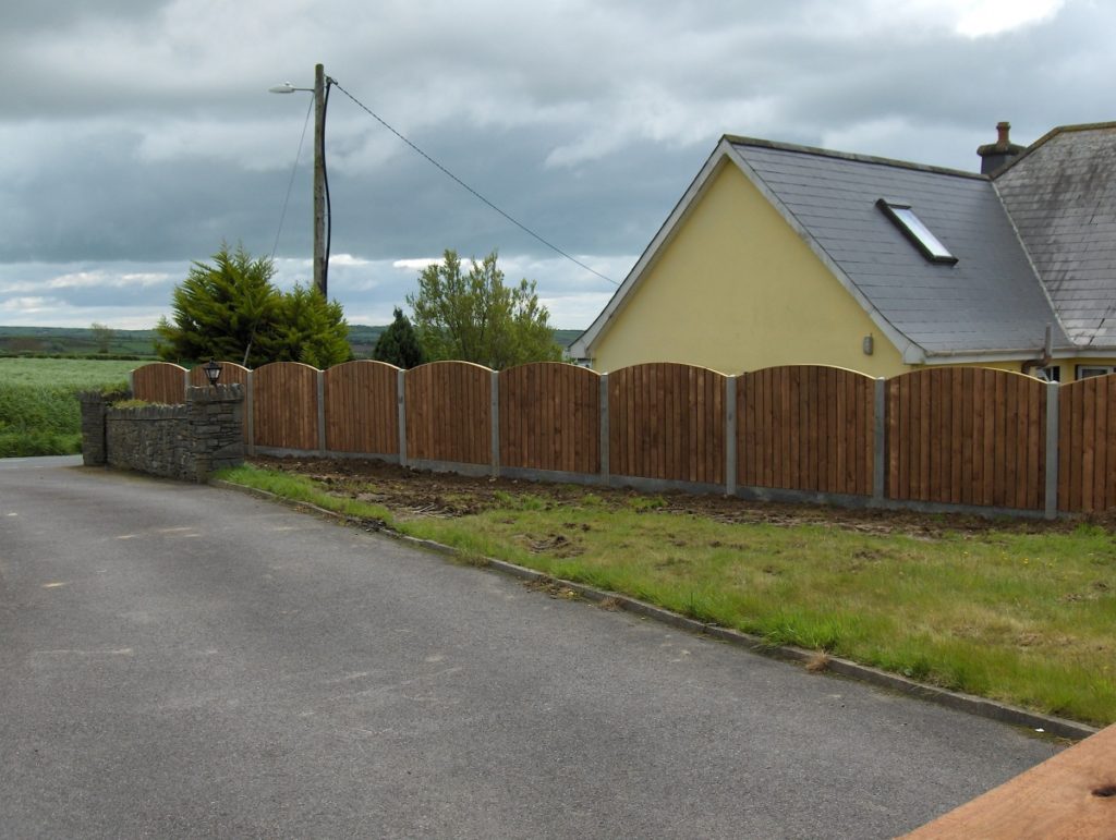 Closed Round Top Panel Fencing - Hennessy Outdoors