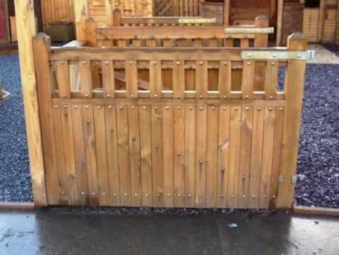 Solid Timber Entrance Gates - Hennessy Outdoors