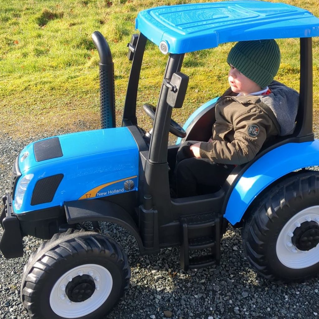 Kids Ride On Licenced New Holland T7 24V Tractor - Hennessy Outdoors
