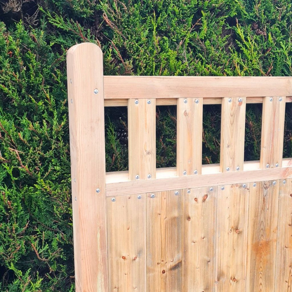 Timber Entrance Gates - Hennessy Outdoors